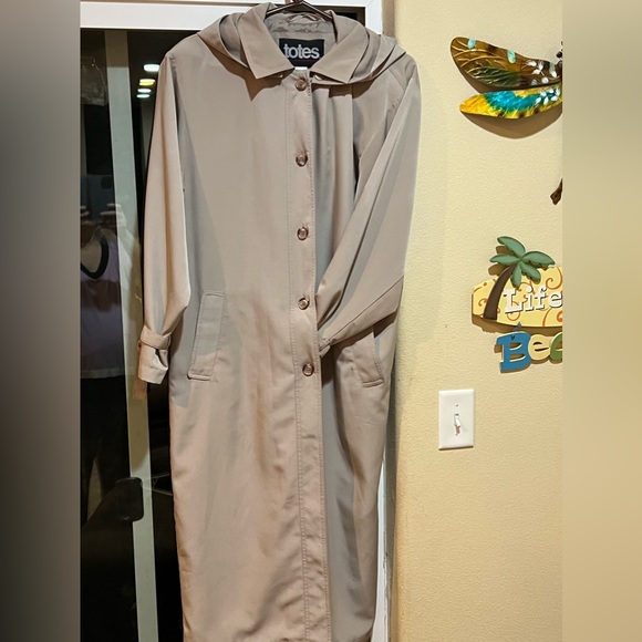 totes | Jackets & Coats | This Is A Beautiful Rain Coat From Totes That ...